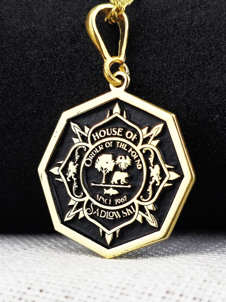 Personalized Family Crest Necklace | 925 Sterling Silver Coat of Arms ...