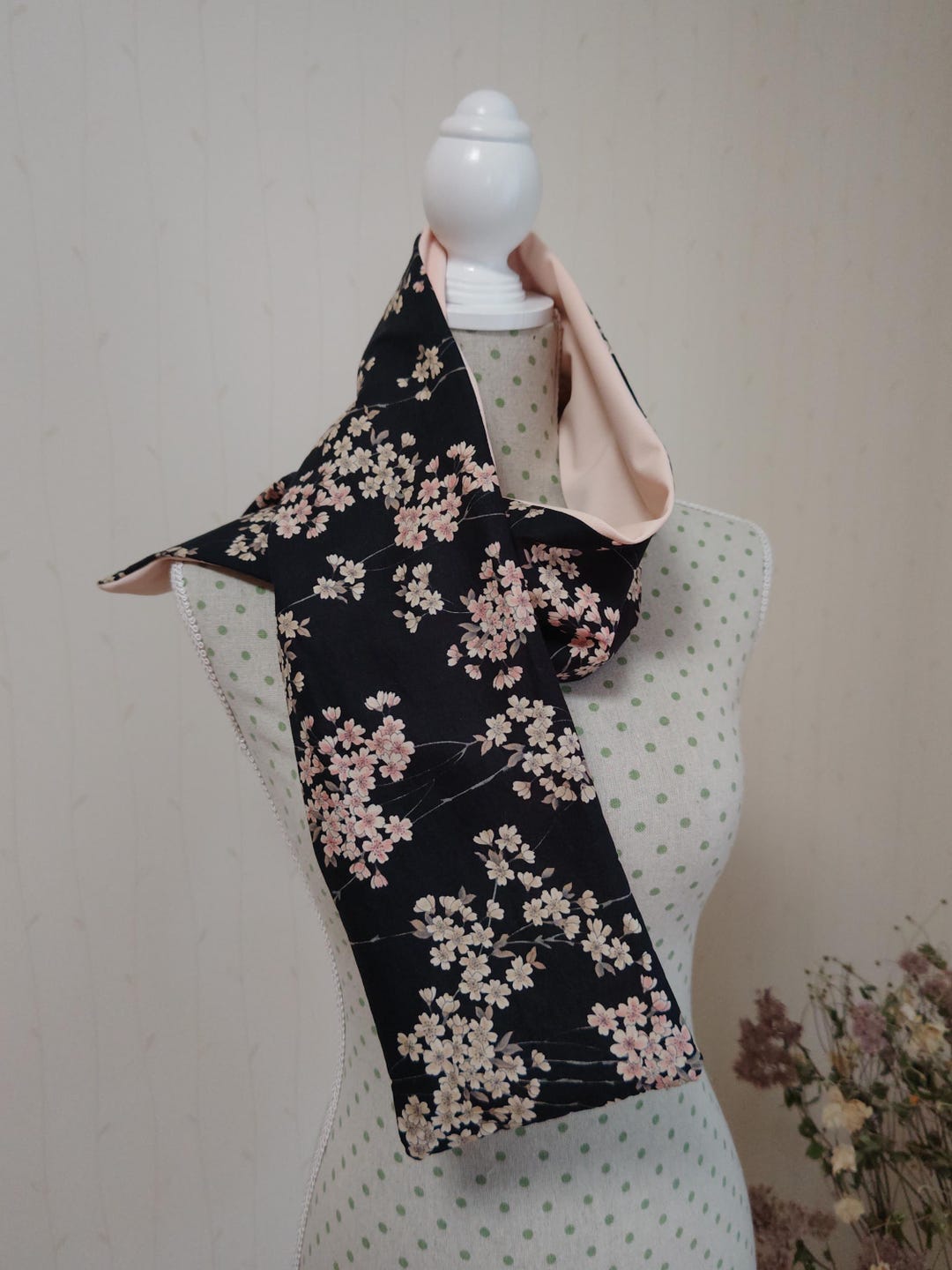 TEG: WAGARA Spring Short Scarf. Black Pink Sakura Flower. - Etsy