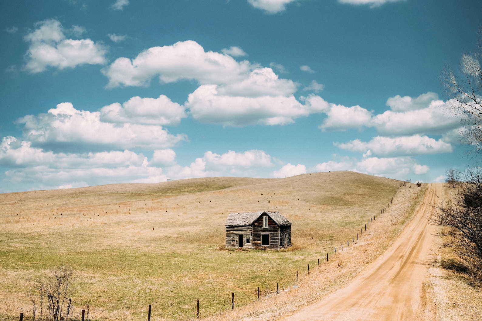 Prairie Home Under Amazing Nebraska Sky | Country Road | Road Trip ...