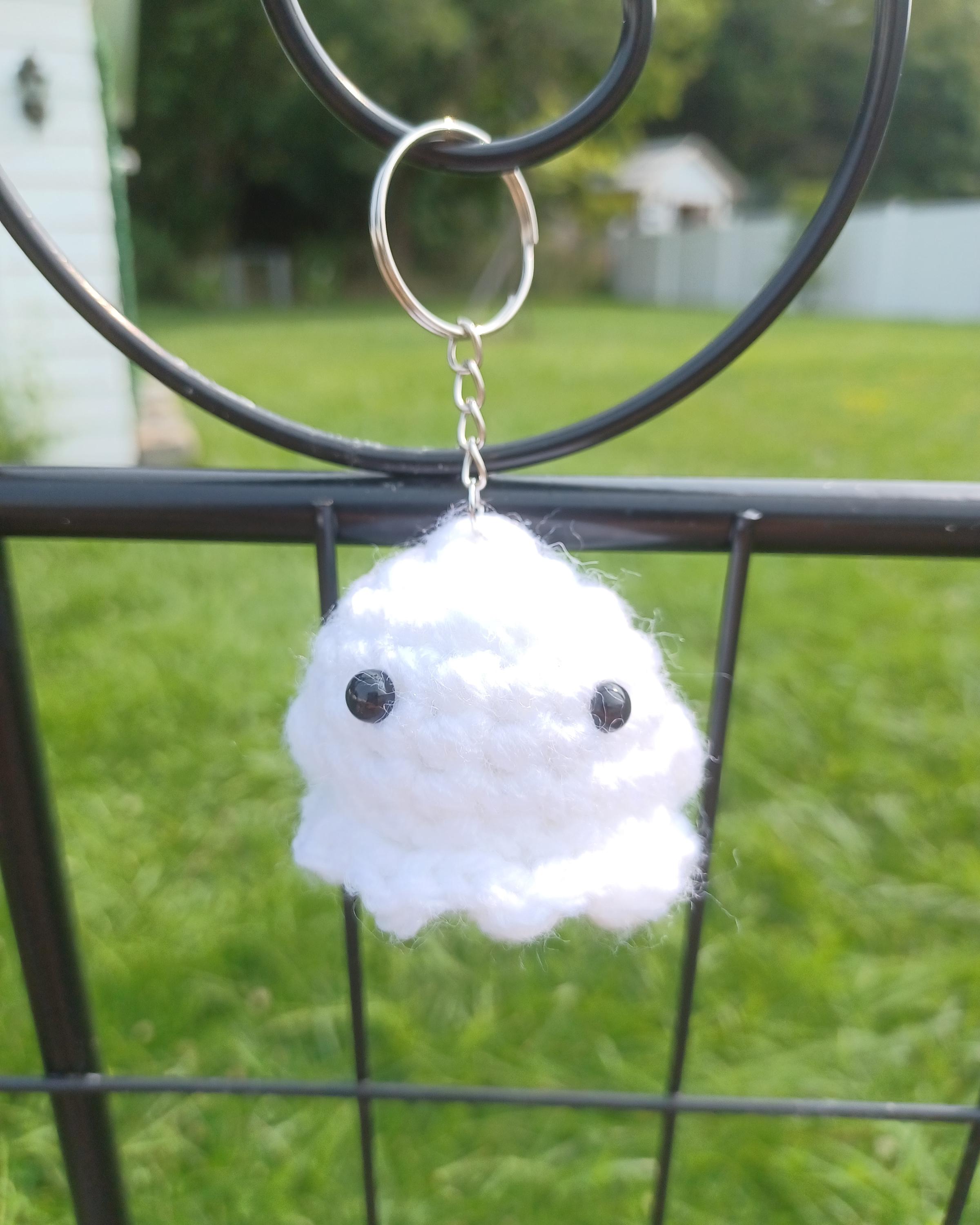 Crochet Ghost Keychain for Halloween | Cute Amigurumi Accessory - Etsy