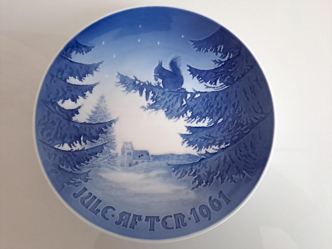 Vintage Bing and Grondahl Christmas Wall Plate 1961 Squirrel in Tree ...