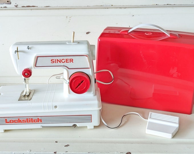 Vintage Children's Sewing Machine Singer Lockstitch Toy Sewing Machine ...