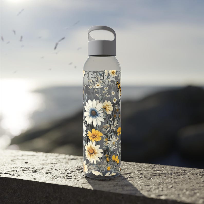 Oh so Pretty Floral Water Bottle With Bumble Bee and Daisy Design ...