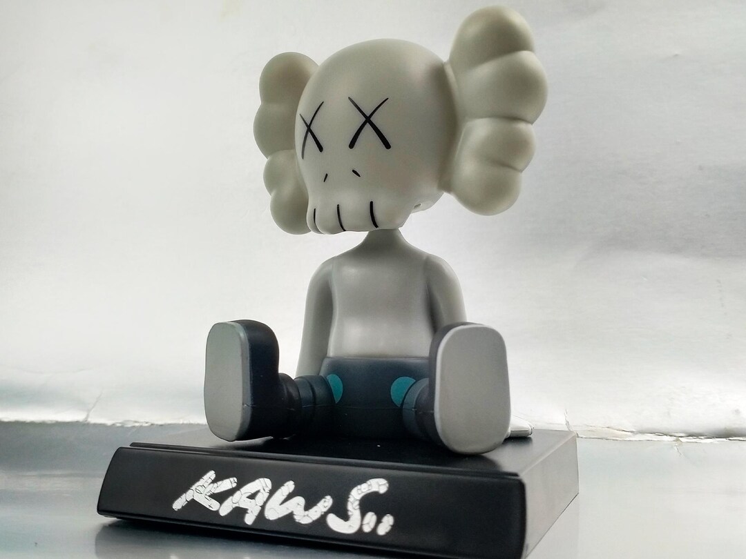 Simple Kaws Car Decorations Kaws Statue Interior Decoration Car ...