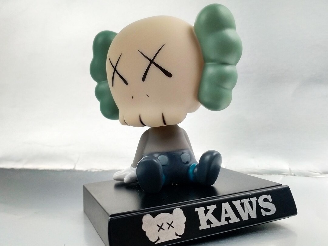 Simple Kaws Car Decorations Kaws Statue Interior Decoration Car ...