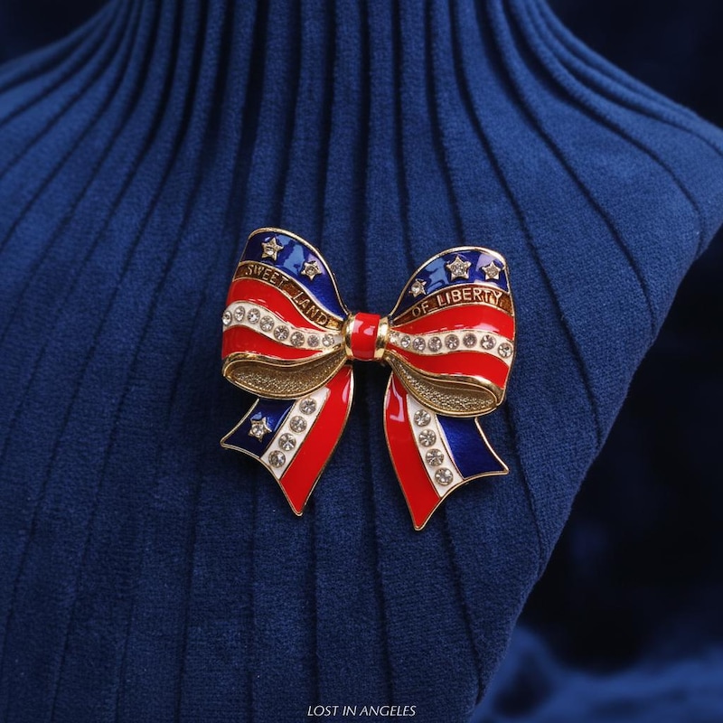 Vintage Patriotic Brooches - Etsy Canada