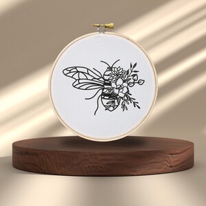Bee Embroidery Design, Little Bee Embroidery, Cute Bee Machine ...