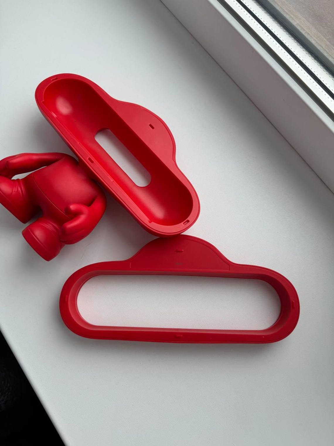 Beats Red by DR Dre. Pill Bluetooth Speaker Dude Holder Dude Stand ...