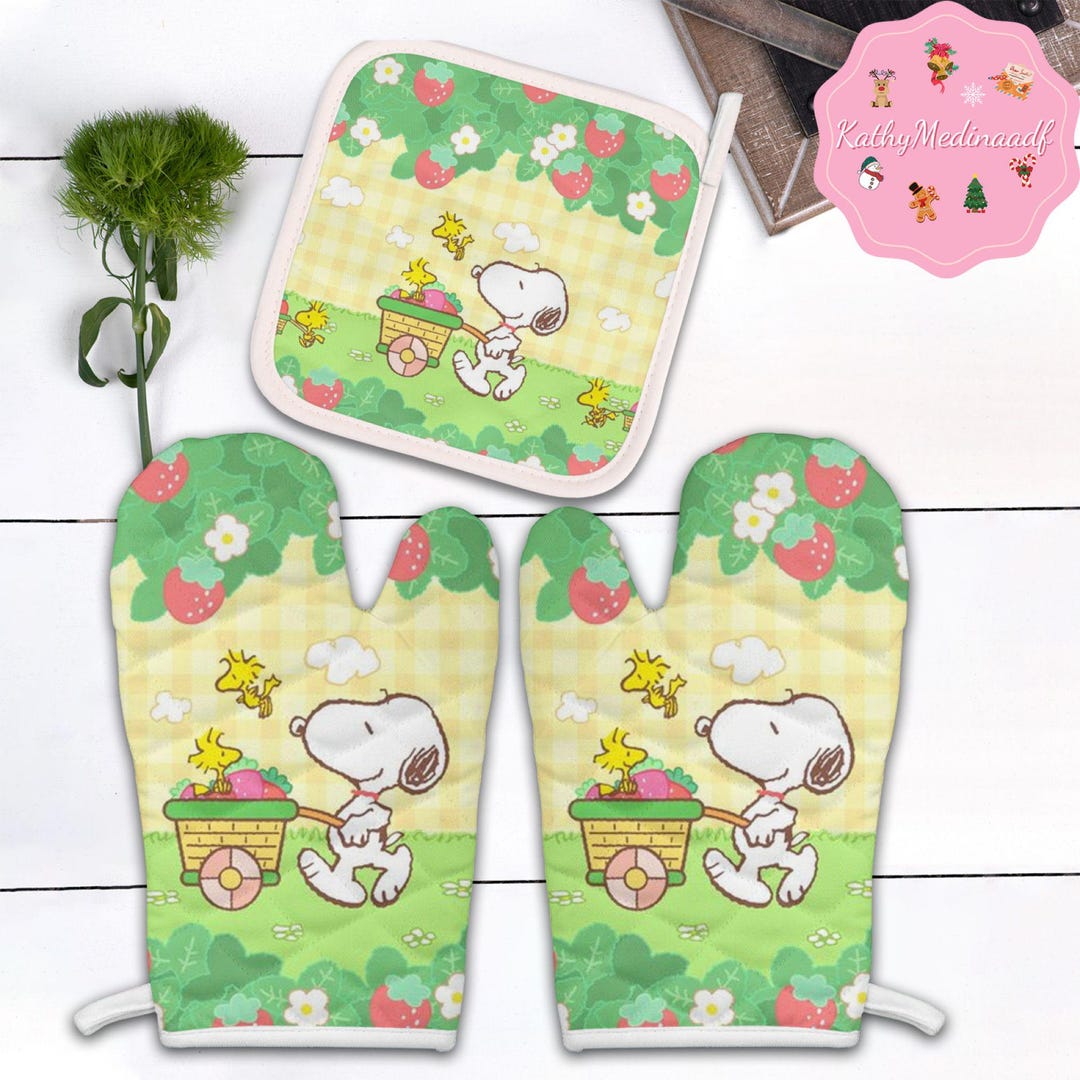 Snoopy Peanuts Combo Set 2 Oven Mitts and 1 Pot Holder, Snoopy Dog ...