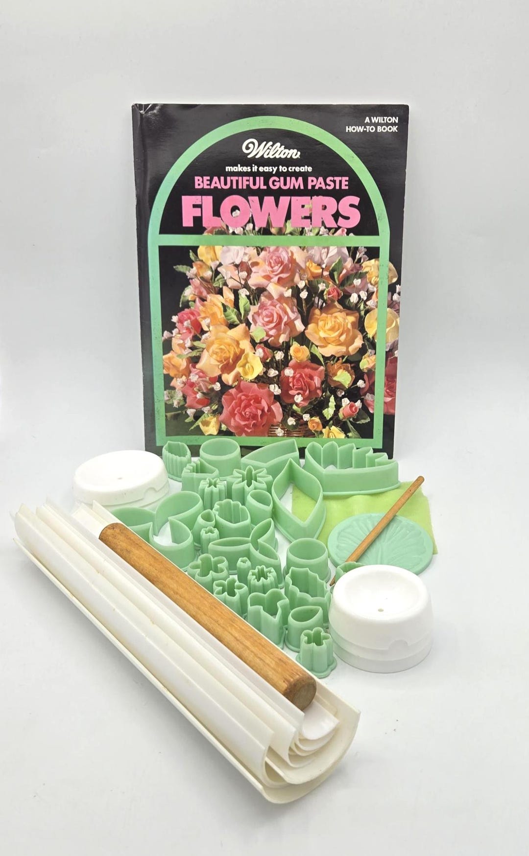 COMPLETE 1984 Vintage 46 Piece Wilton Gum Paste Flower Kit - Book ...
