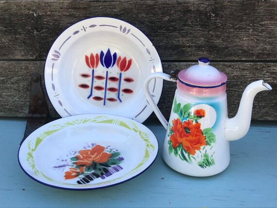VTG Floral Enamelware Coffeepot and Bowls - Etsy