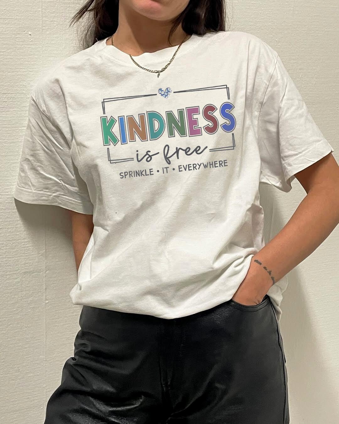 Kindness is Free Sprinkle It Everywhere Retro Vintage Saying T-shirt ...