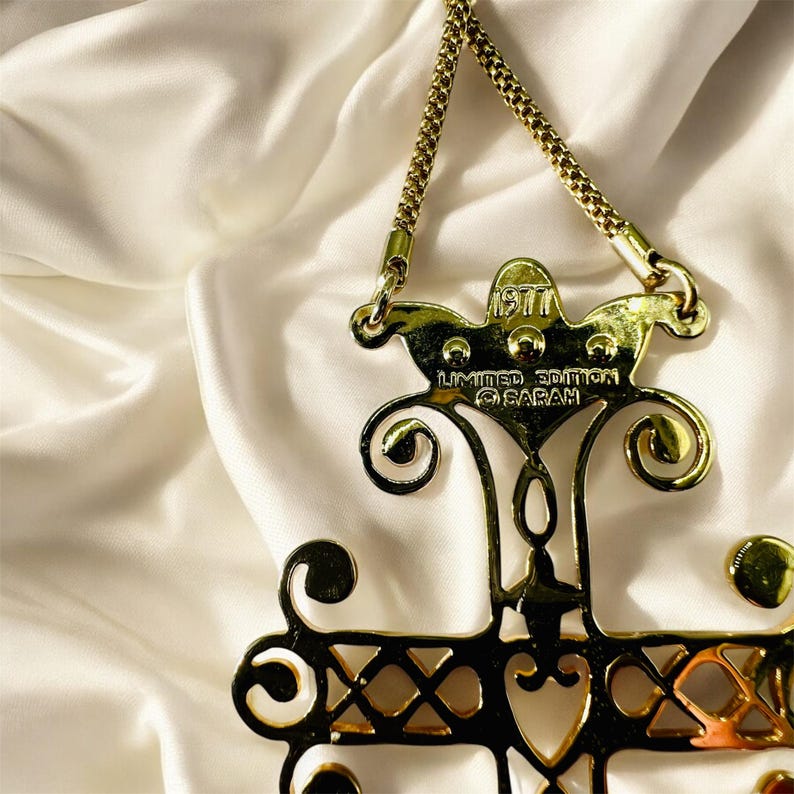Vintage 1977 Sarah Coventry Special Edition Scrollwork Regal Filigree Cross - Etsy UK