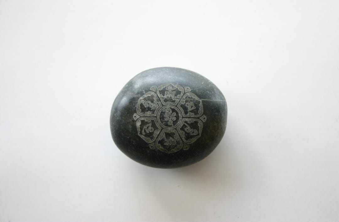 Om Mani Padme Hum Tibetan Script Engraved Stone Mantra Prayer Etched ...