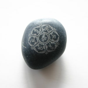 Om Mani Padme Hum Tibetan Script Engraved Stone Mantra Prayer Etched ...