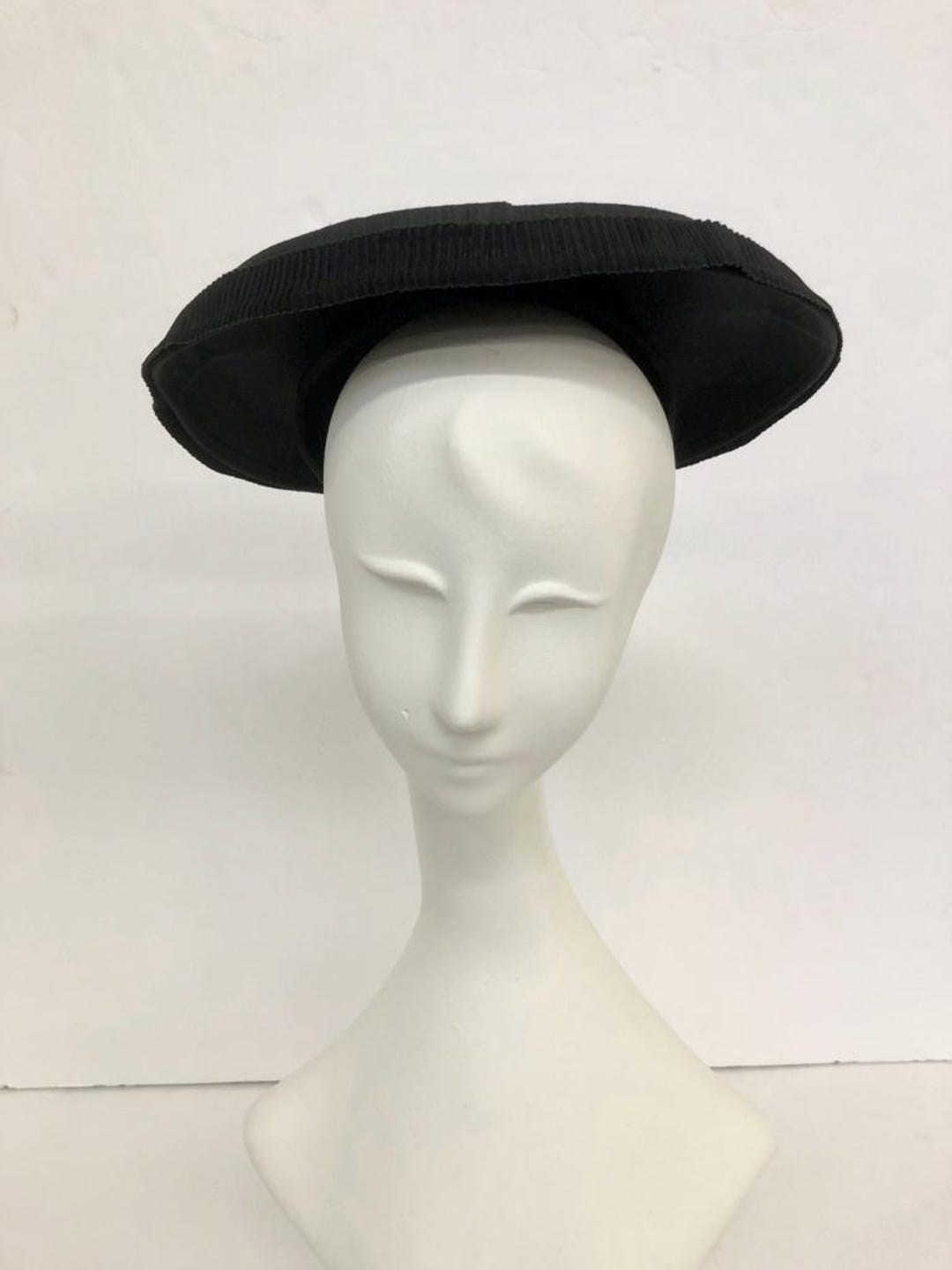 1950s Vintage Black Slub Fabric Oval Mini Cartwheel Hat Set on Close ...