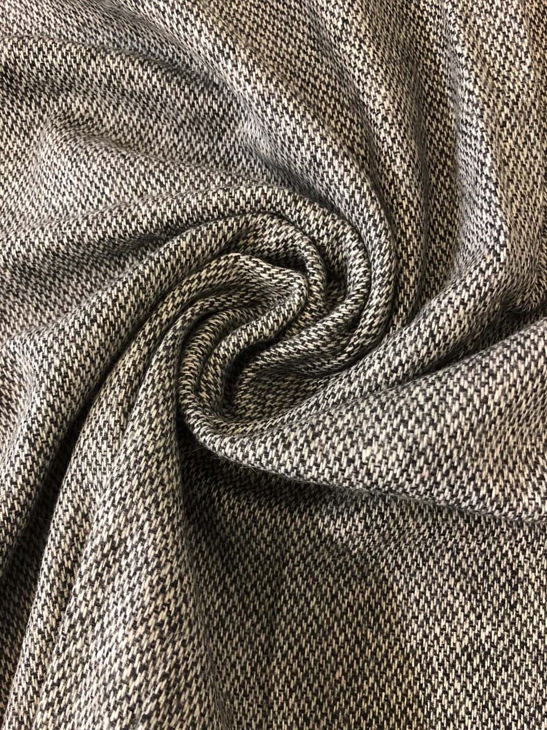 Black and White Wool Blend Suiting Destash Fabric. Basket Weave Yarn ...