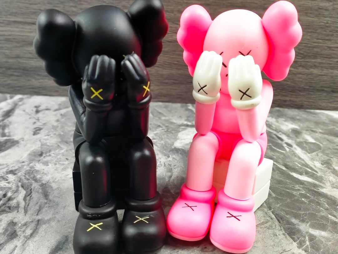 KAWS Kaws Face Cover Sculpture-modern Art Deco Desks and Home Decor ...