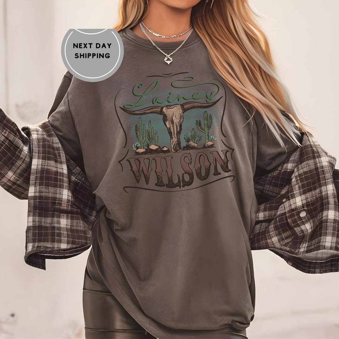 Lainey Wilson, World Tour 2024, Music Tour Shirt, Vintage T-shirt, Gift ...