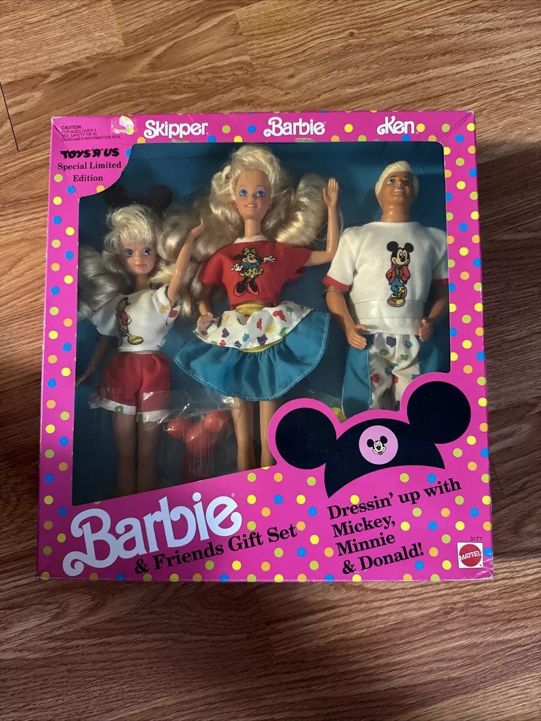 Barbie and Friends Gift Set Dressin up With Mickey, Minnie and Donald ...
