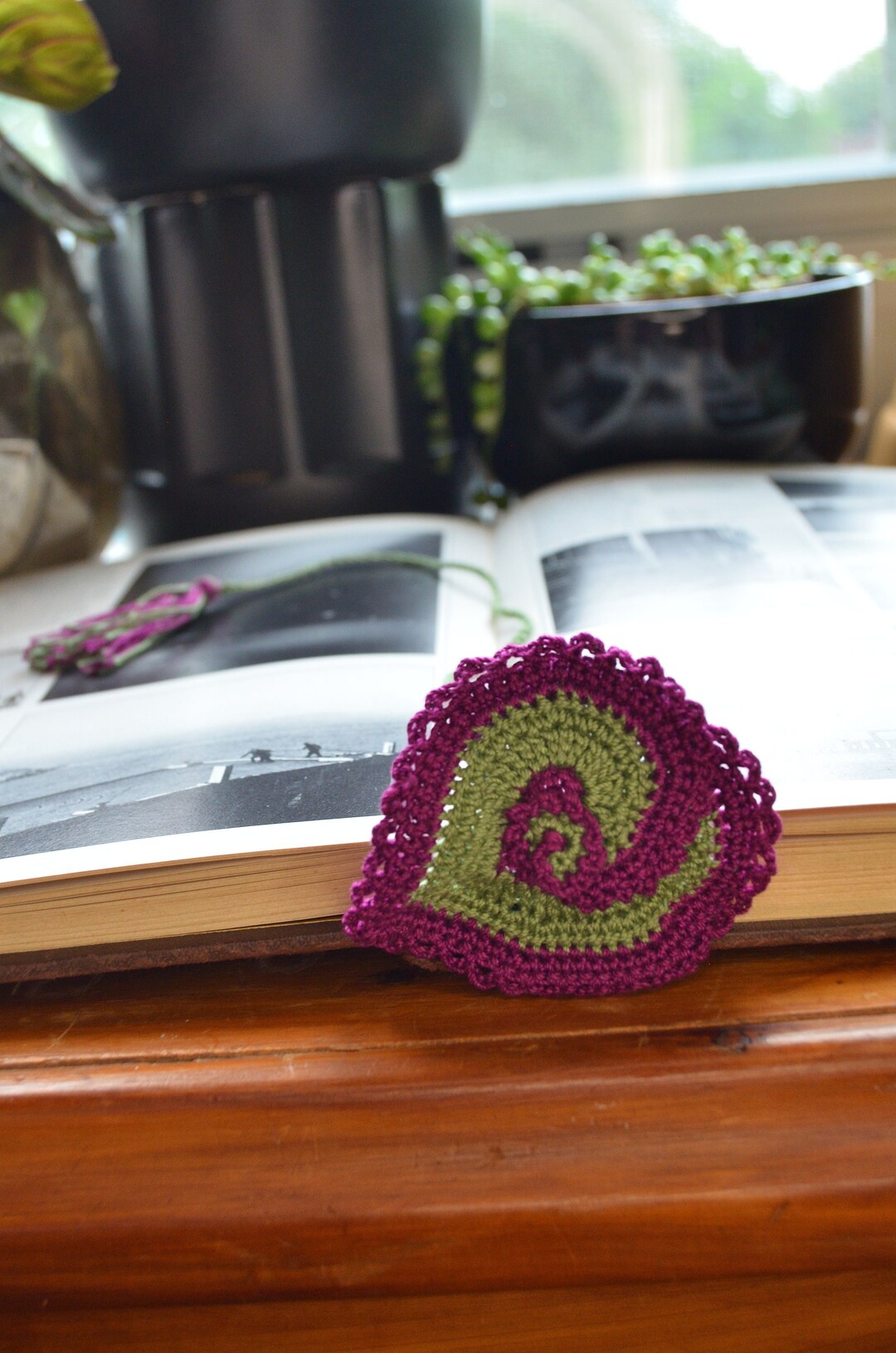 Handmade Crochet Bookmark, Begonia Green Leaf, Pink Escargot ...