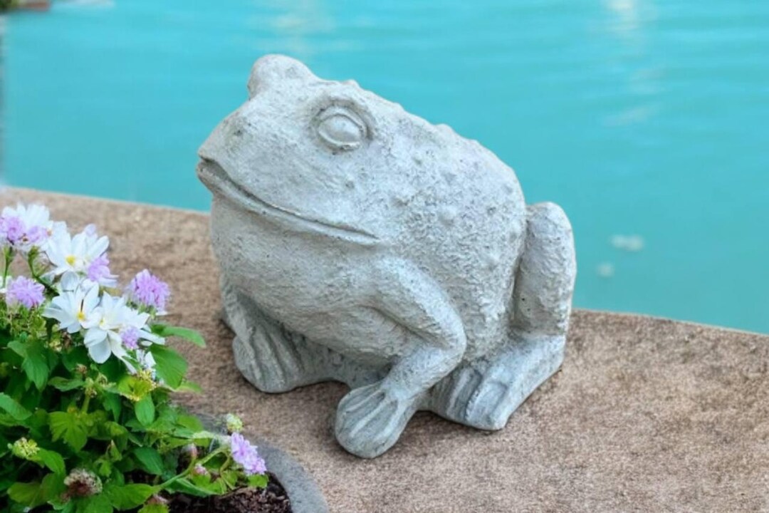 Outdoor Frog Sculpture, Backyard Toad Decor, Outdoor Frog Statue ...