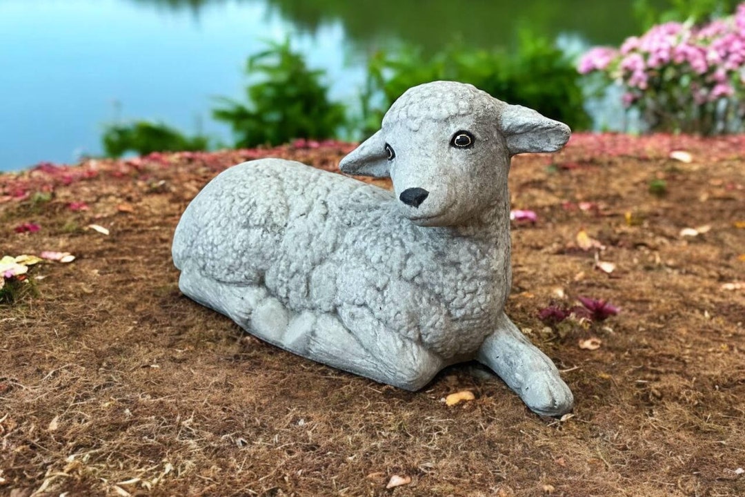 Garden Lamb Sculpture Outdoor Farm Animal Figurine Lamb Lawn Decor ...