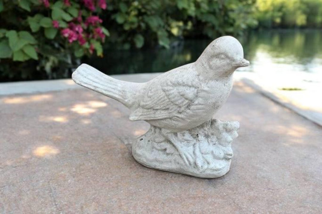 Stone Robin Figurine, Bird Garden Statue, Robin on Branch, Outdoor Bird ...