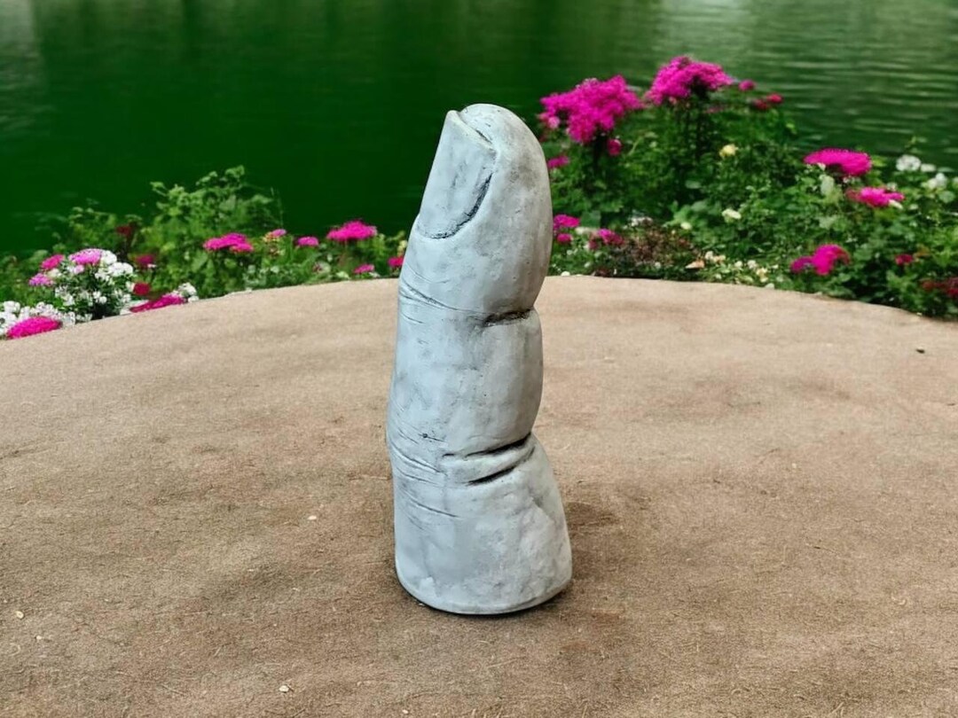 Standing Finger Ornament, Lawn Human Body Sculpture, Outside Concrete ...