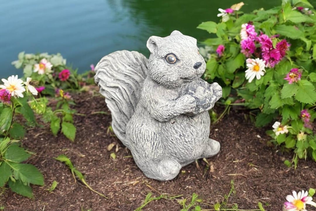 Painted Squirrel Garden Animal Statue Concrete Small Squirrel Animal ...