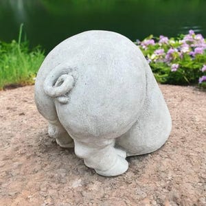 Concrete Pig Figurine Yard Animal Decor Digging Pig Sculpture Farmhouse ...