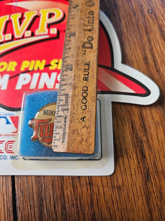1990 MVP, Twins, collector pin series, team pin, maj… - Gem