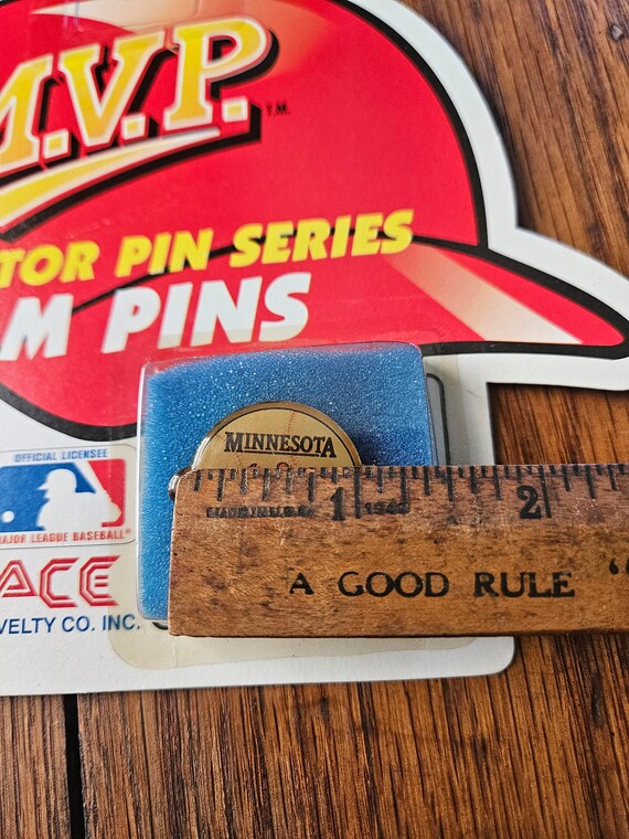 1990 MVP, Twins, collector pin series, team pin, maj… - Gem