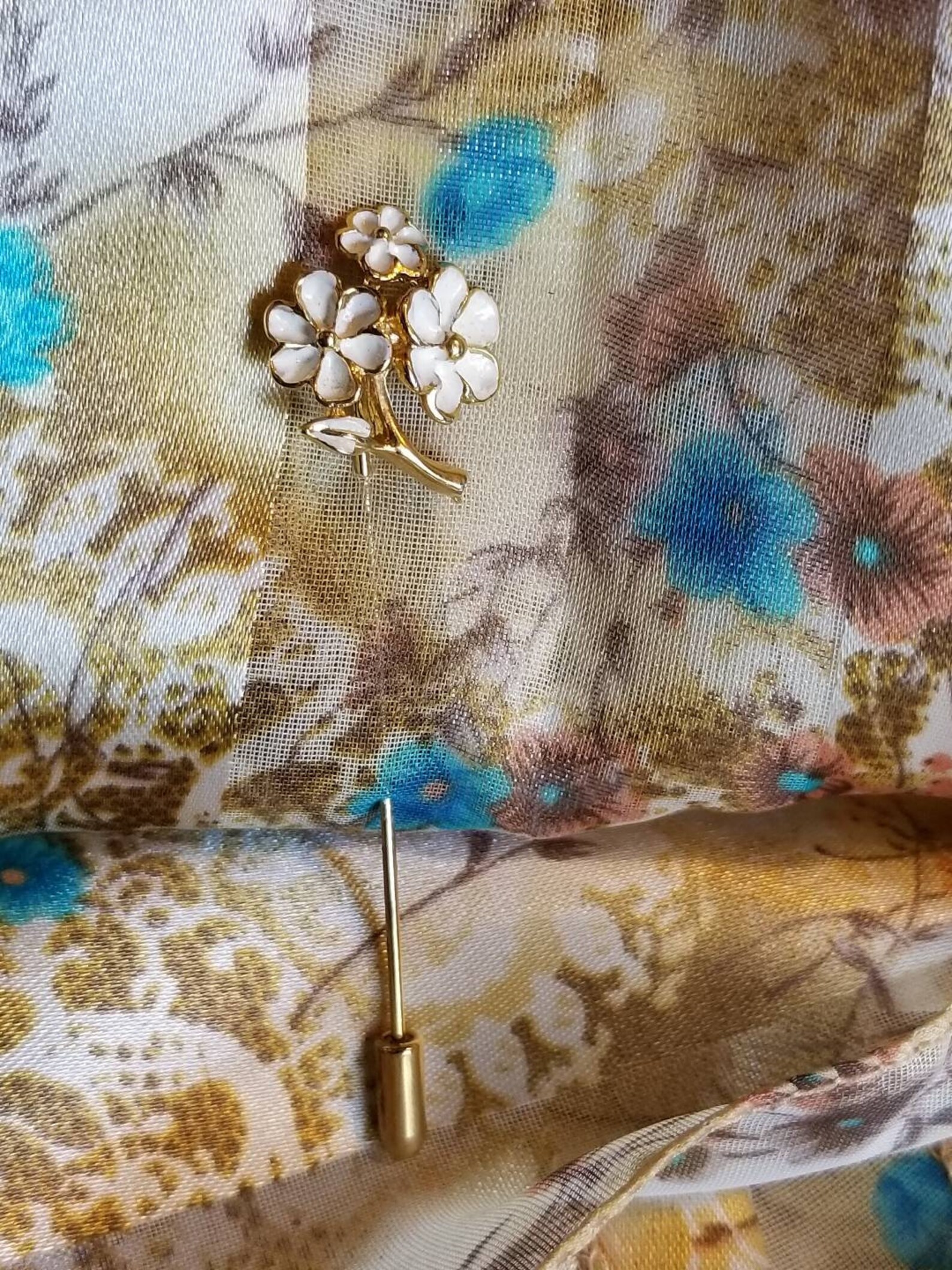 Gold and White Daisies Stick Pin - Etsy