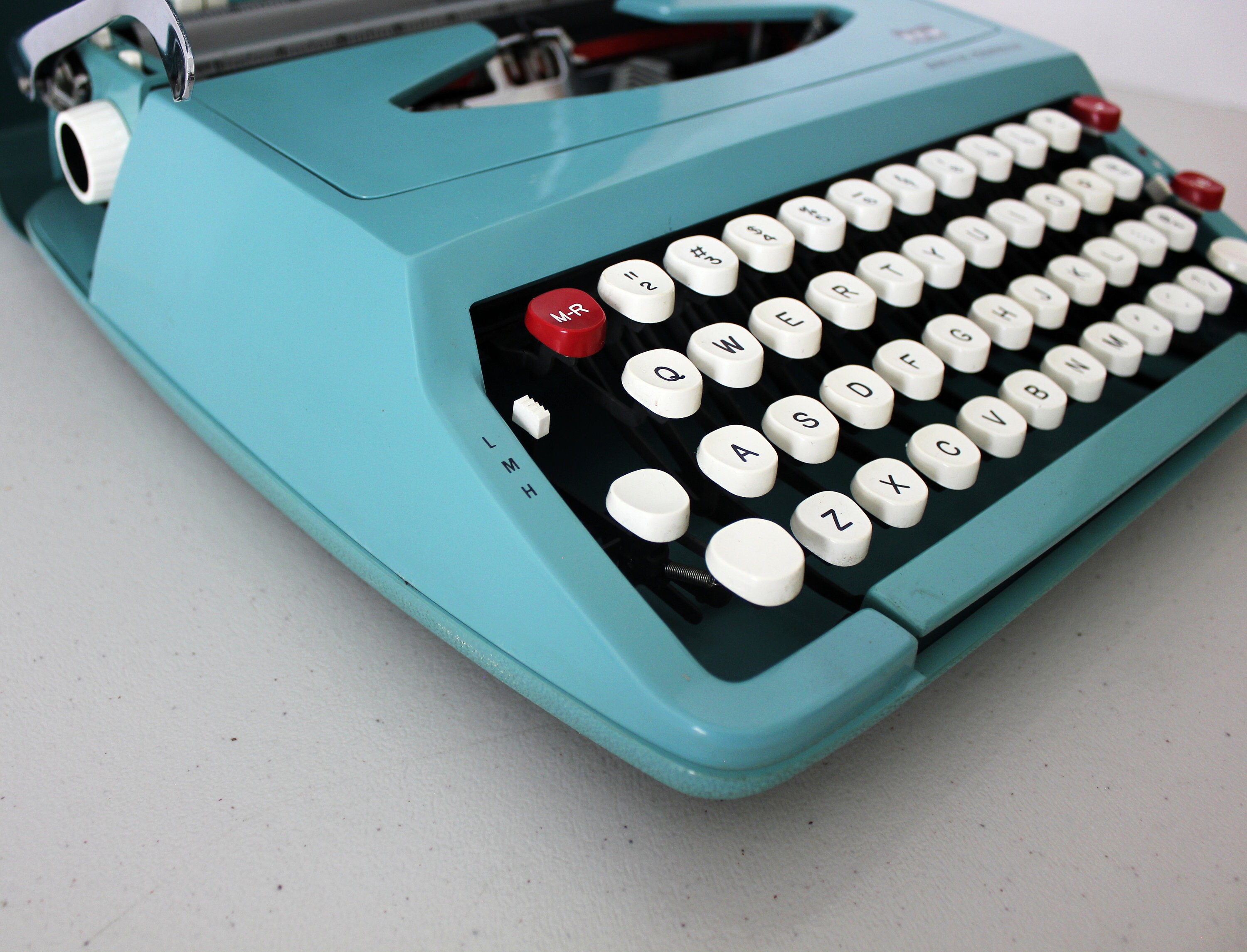 Smith Corona Manual Typewriter, Cougar Turquoise, Portable In Case