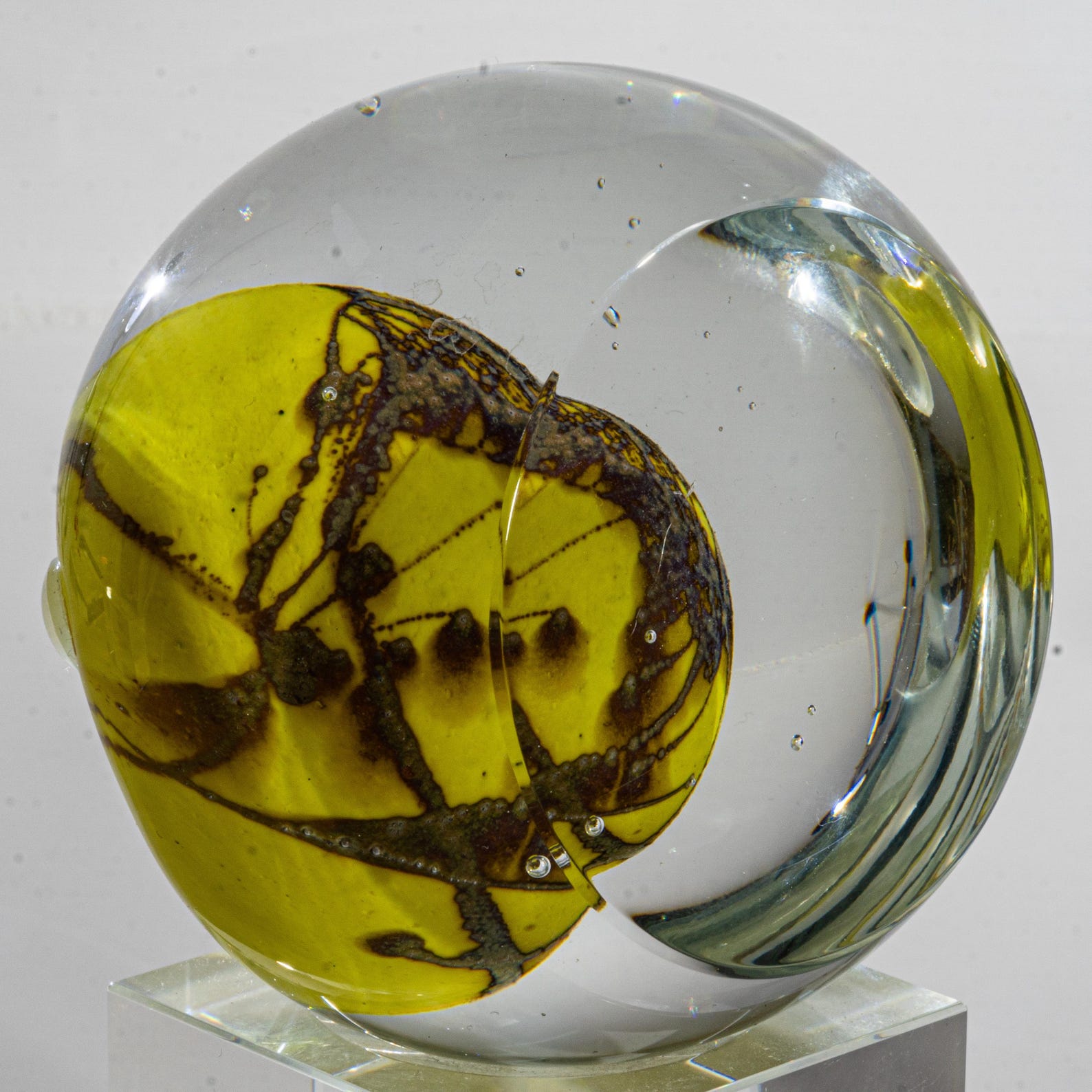 Caithness Glass - Paperweight "cannes March 1984" (ltd. Edition) - Ø 7. ...