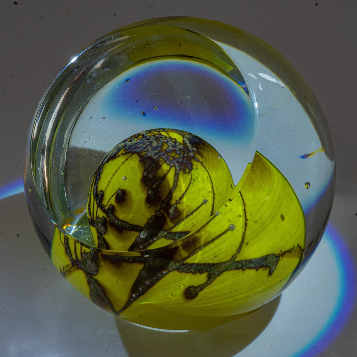 Caithness Glass - Paperweight "cannes March 1984" (ltd. Edition) - Ø 7. ...