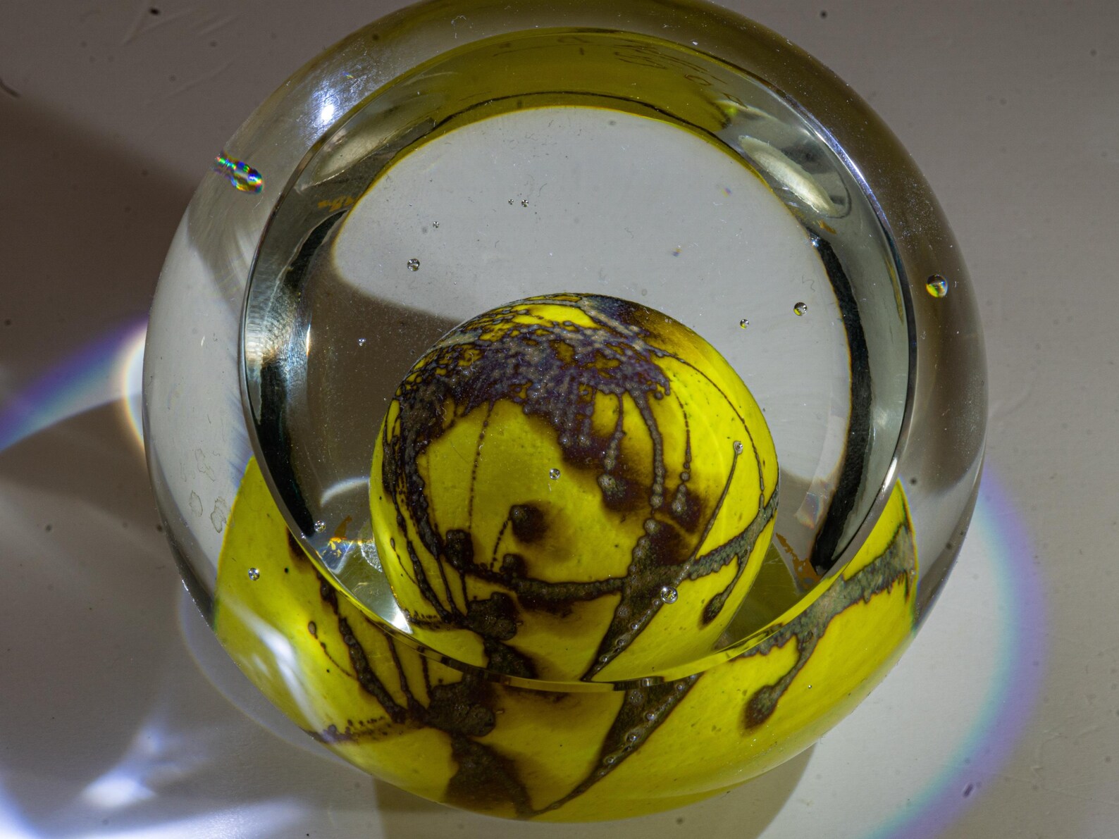 Caithness Glass - Paperweight "cannes March 1984" (ltd. Edition) - Ø 7. ...