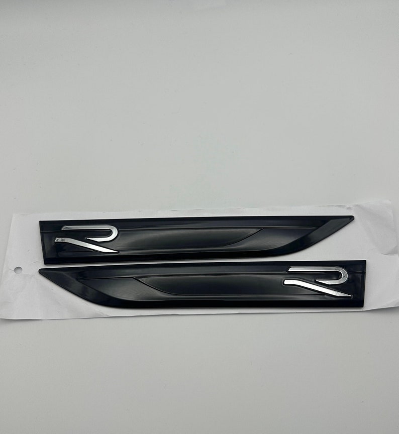 VW Golf MK8 R 4 Motion TSI DSG R Gloss Black and Silver R Logo Fender ...