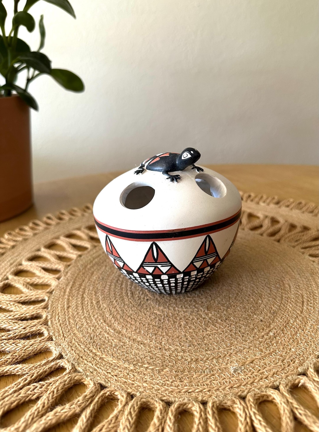 Native American Pottery Pot Southwestern Lizard Seed Pot Black and ...