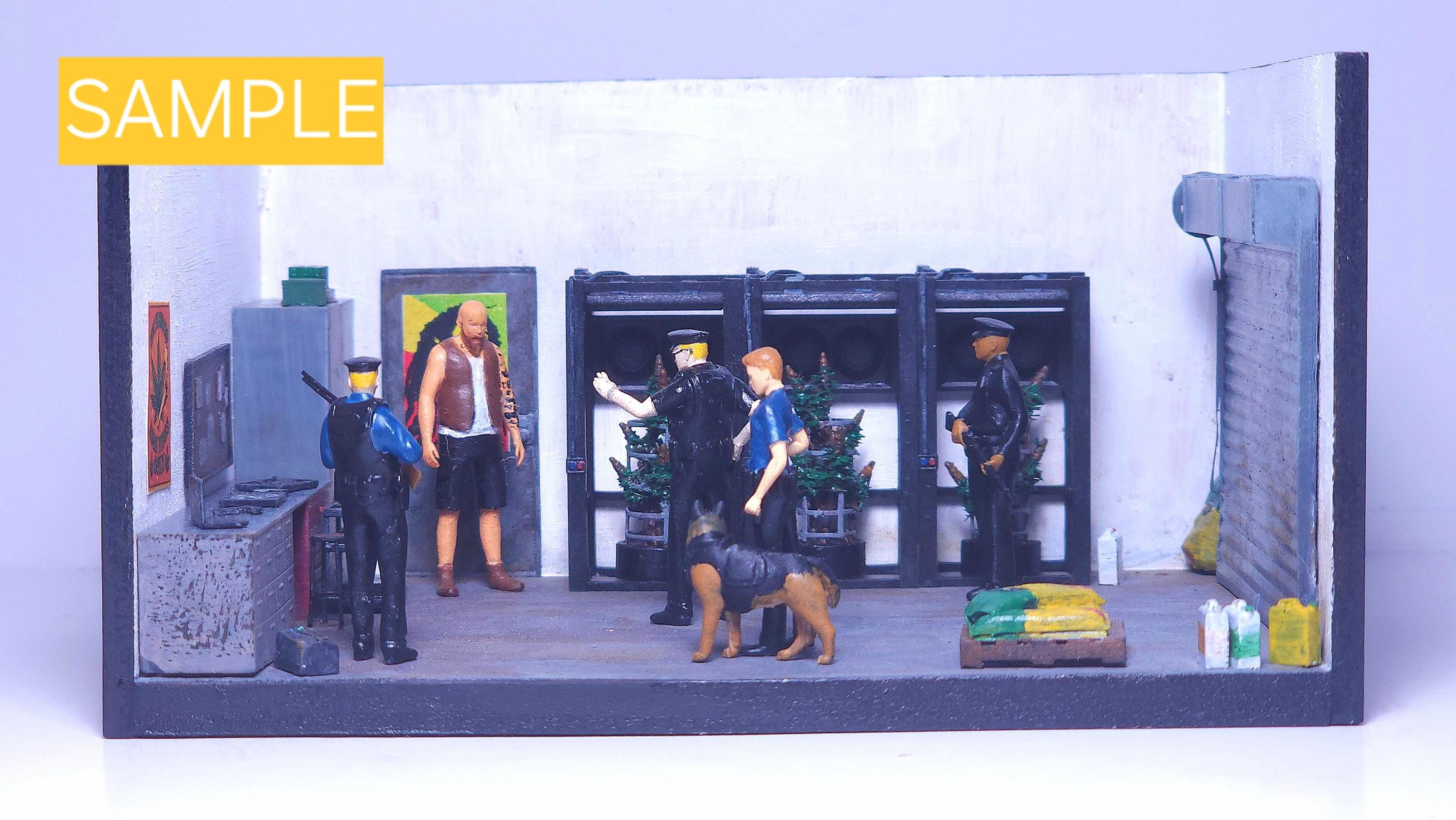 Police 001 - 5 Figurines/models at 1/64 Scale - Perfect Display With ...