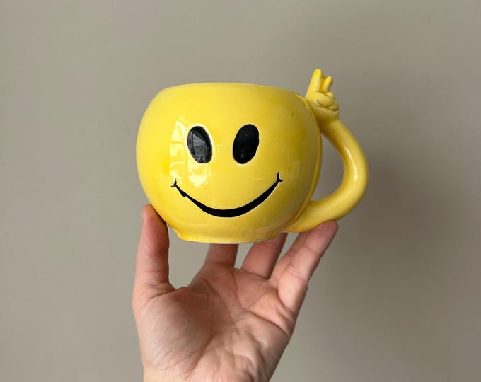 Vintage Smiley Face Mug With Peace Sign Hand on Handle, Bright Yellow ...
