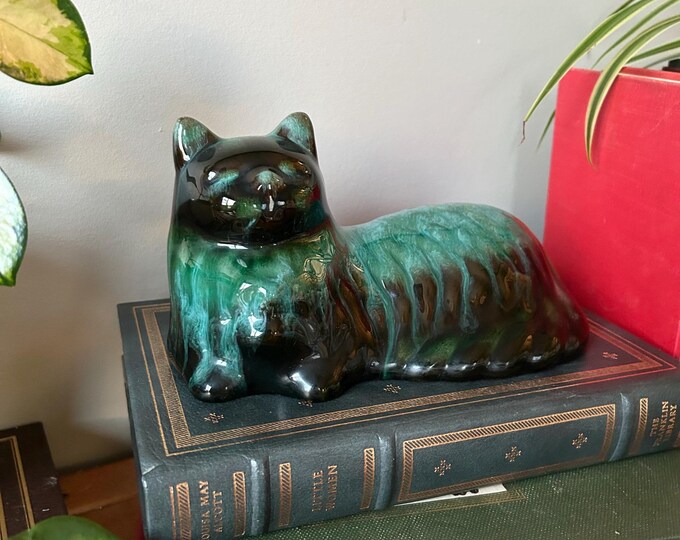 Blue Mountain Pottery Persian Cat, Vintage BMP Ceramic Cat Lying Down ...