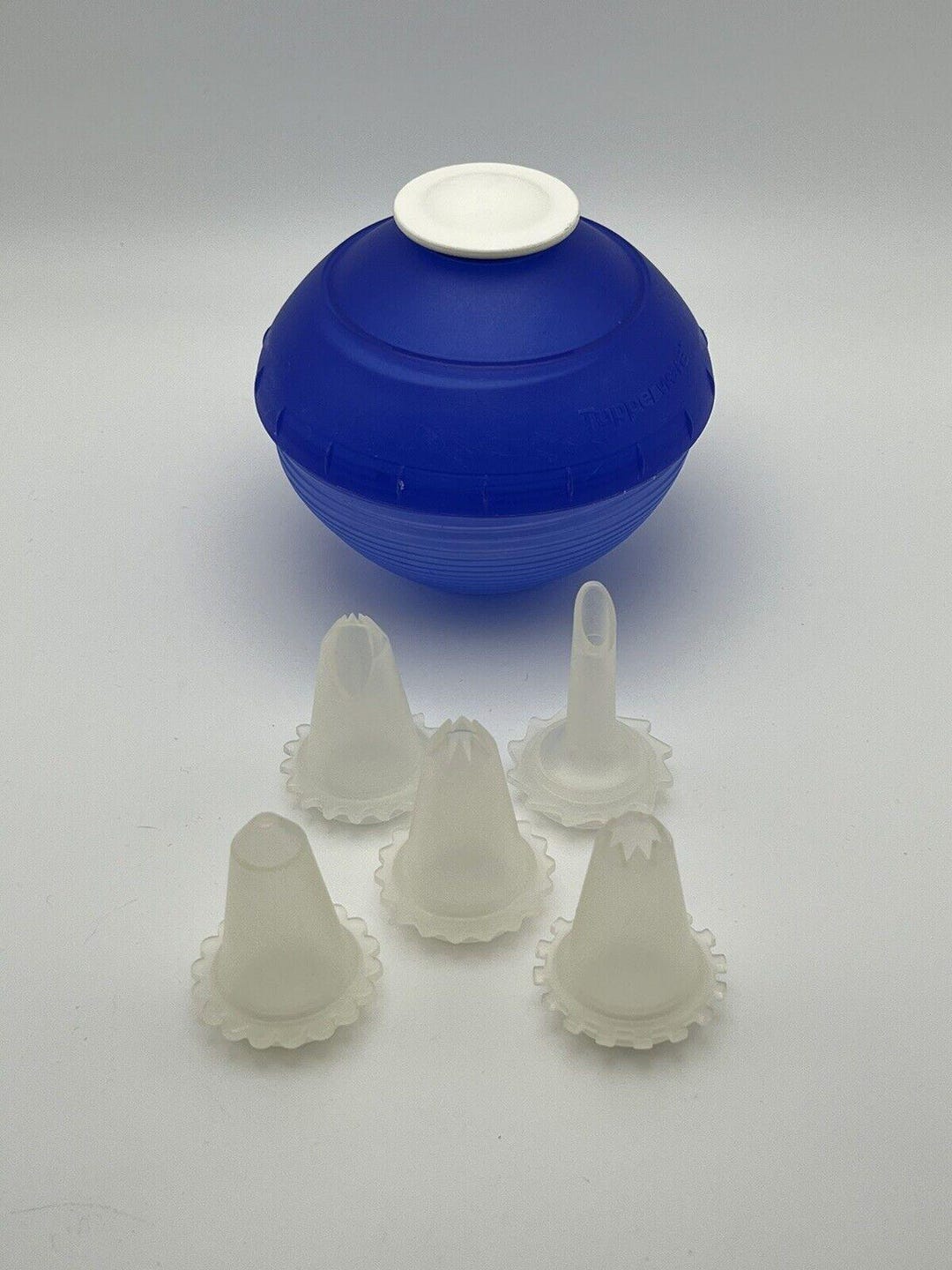 Tupperware Blue Squeeze It Icing Kit 5 Tips Cake Decorating Ball 3820 ...