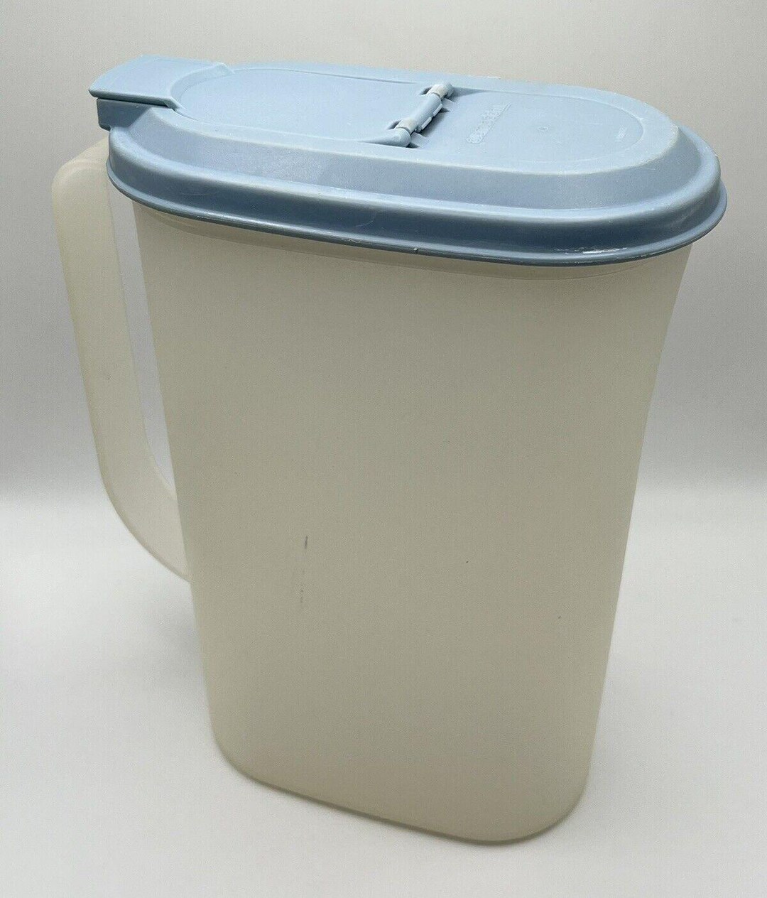 Tupperware Slim Line 2 Quart Pitcher 2009C-1 W/ Blue Flip Top Lid 2010B ...