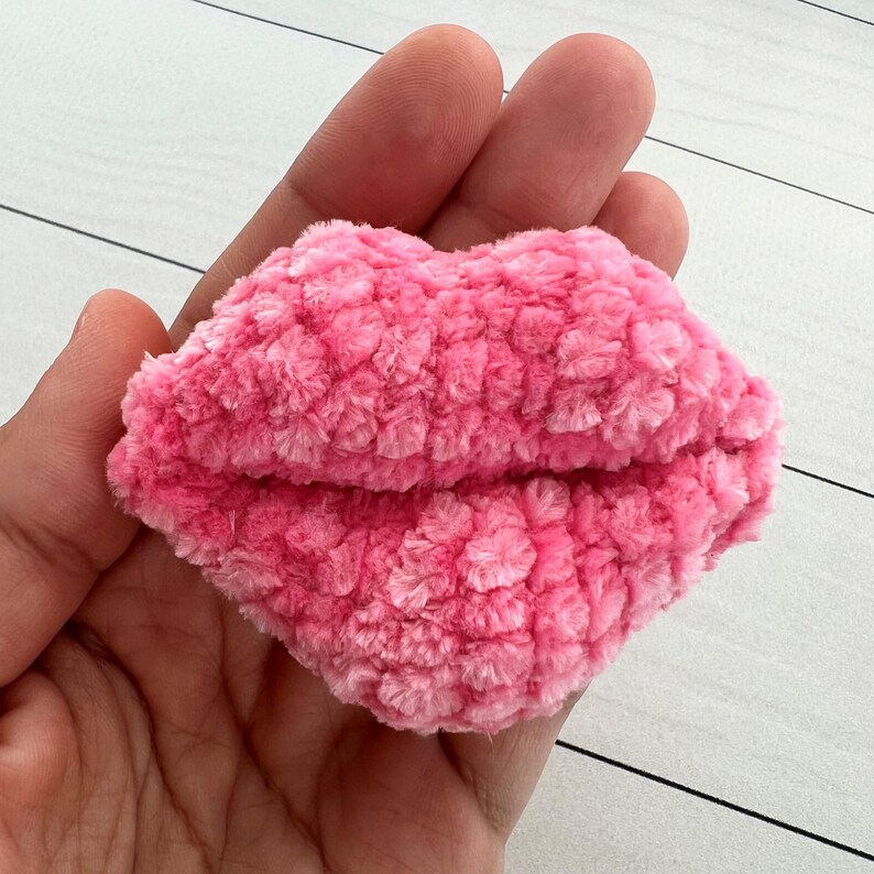 CROCHET PATTERN Lips Toy Keychain Lips Amigurumi Tutorial PDF File - Etsy