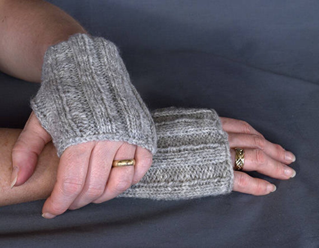 Shepherdess Wristlet Knitting Pattern - PDF - Etsy