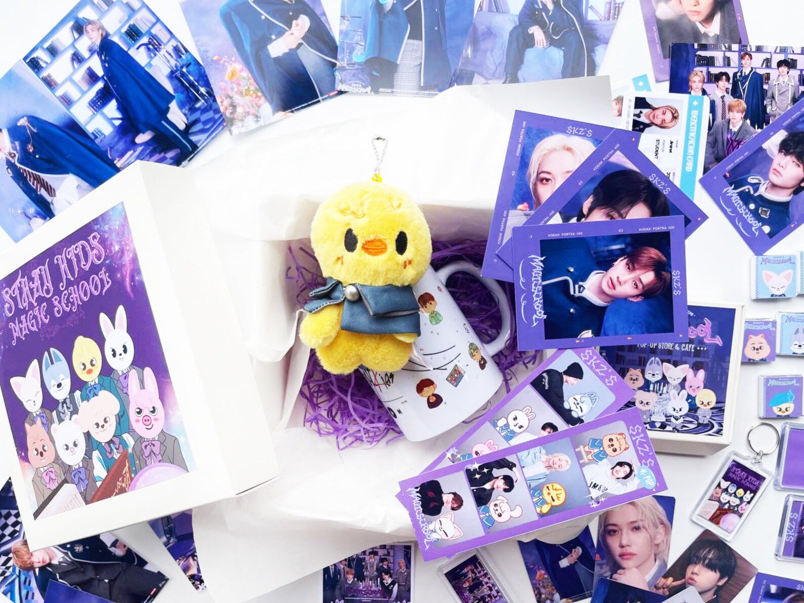 Подарочная коробка Stray Kids Magic School — Kpop Box с игрушкой Skzoo ...