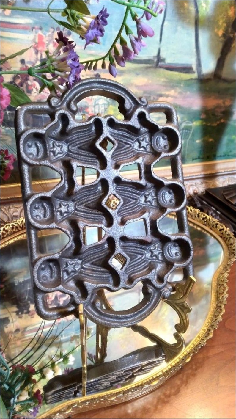 Vintage Cast Iron Gingerbread Man Mold All American | Iron Gingerbread ...