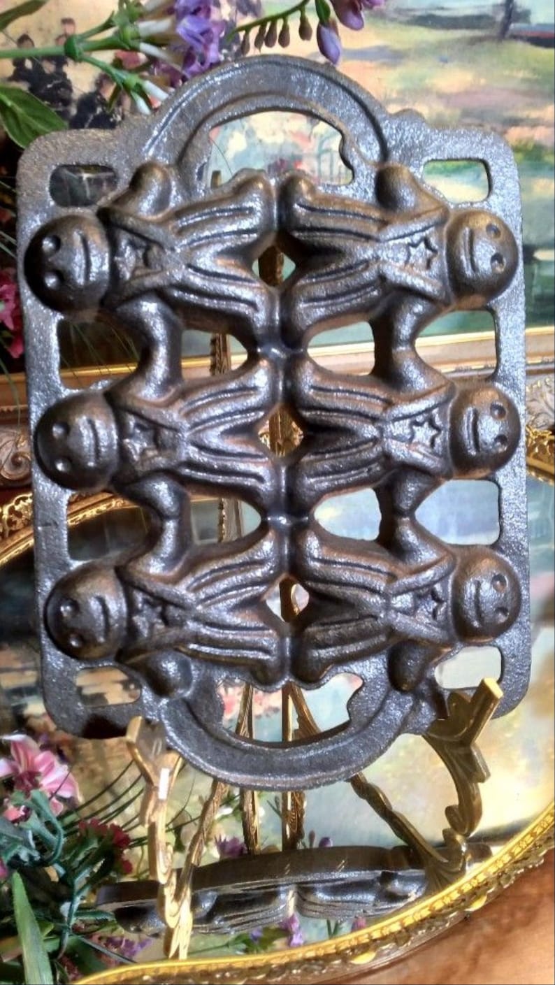 Vintage Cast Iron Gingerbread Man Mold All American | Iron Gingerbread ...